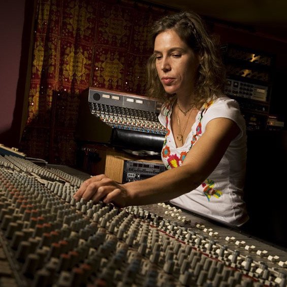 5 mujeres productoras musicales que deberías conocer - Apertura